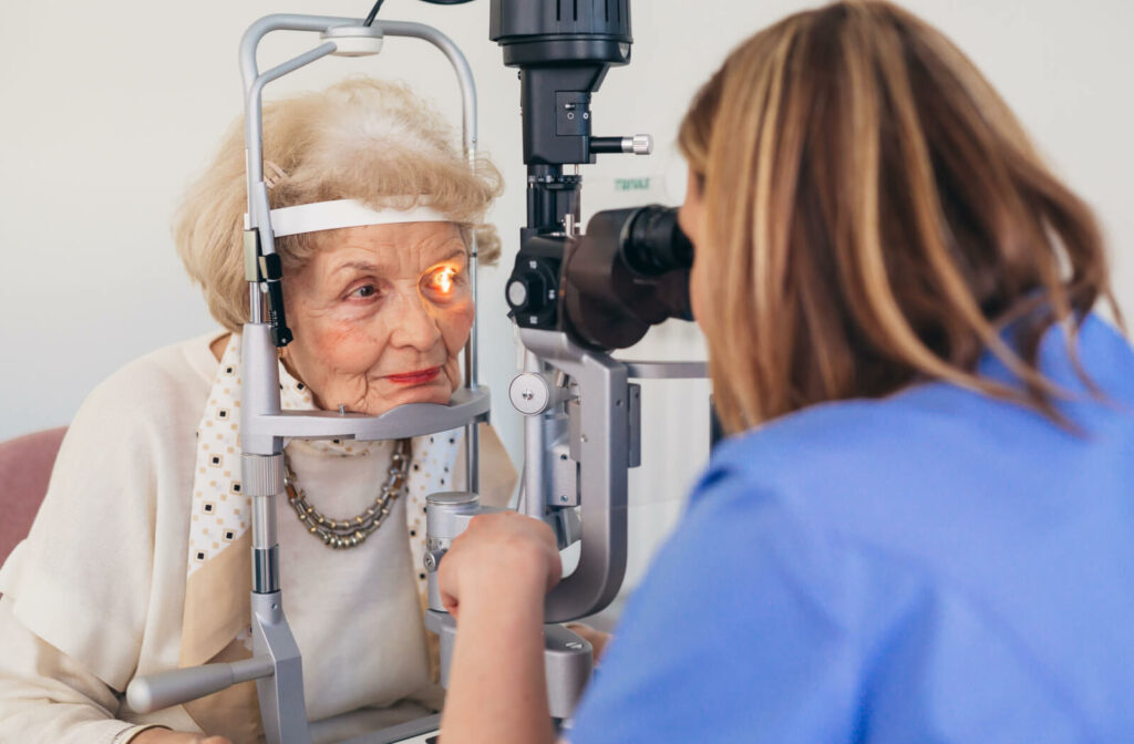 What Are the Early Warning Signs of Macular Degeneration? | Orillia Optometry